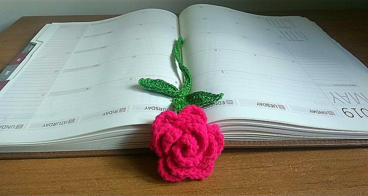Crochet rose bookmark » Crochet Krafts