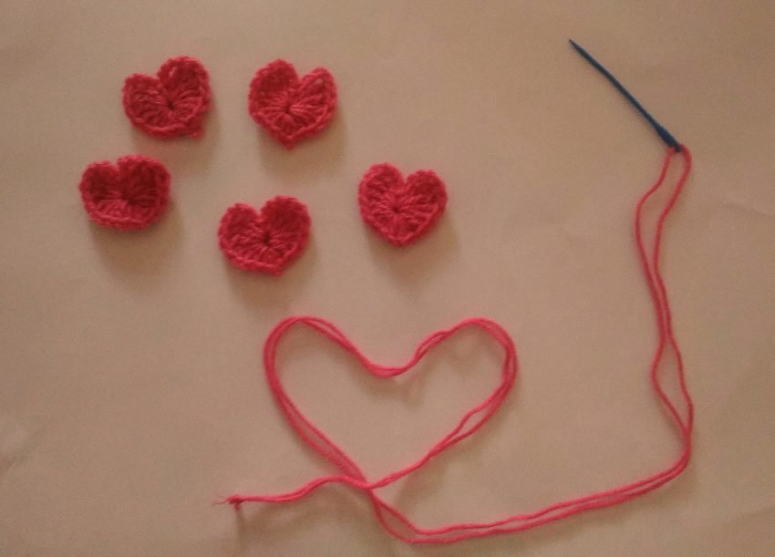 Crochet easy flower with hearts free pattern » Crochet Krafts